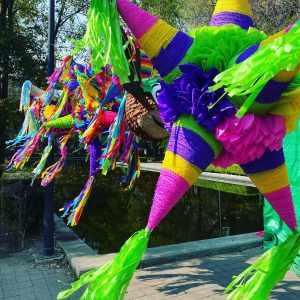 ¿México o China? Este es el verdadero origen de la piñata