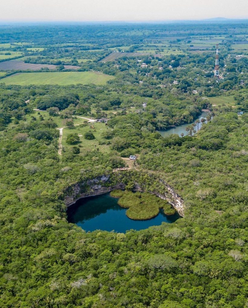 ¿Te sumergirías en El Zacatón, el cenote más profundo de México?