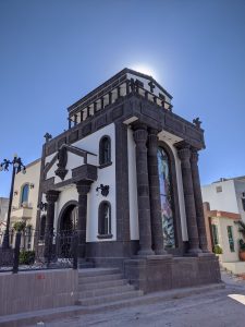 Jardines del Humaya, el cementerio más lujoso de México