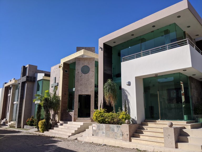 Jardines del Humaya, el cementerio más lujoso de México