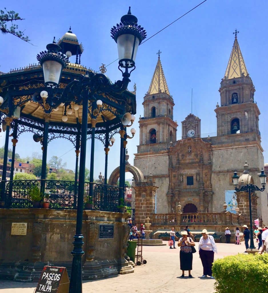 Talpa de Allende, piérdete entre su colorida arquitectura