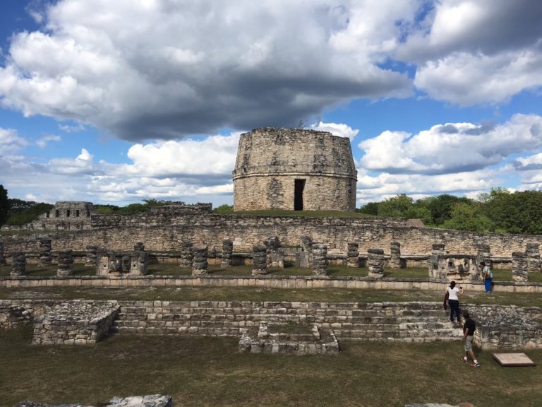 Mayapán: aprende de la cultura maya en esta zona arqueológica