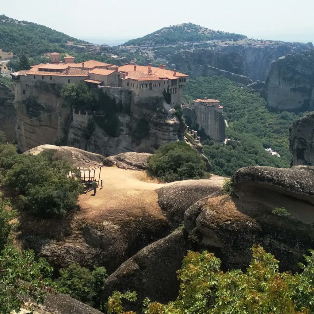 Meteora: descubre la historia de estos monasterios suspendidos