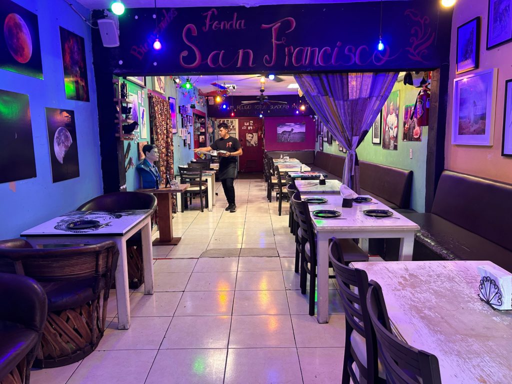 Fonda San Francisco, platillos típicos en un ambiente gótico